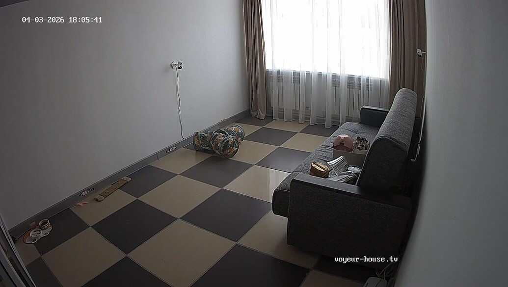 Shana - Apartments Discussion - Voyeur House TV Forum