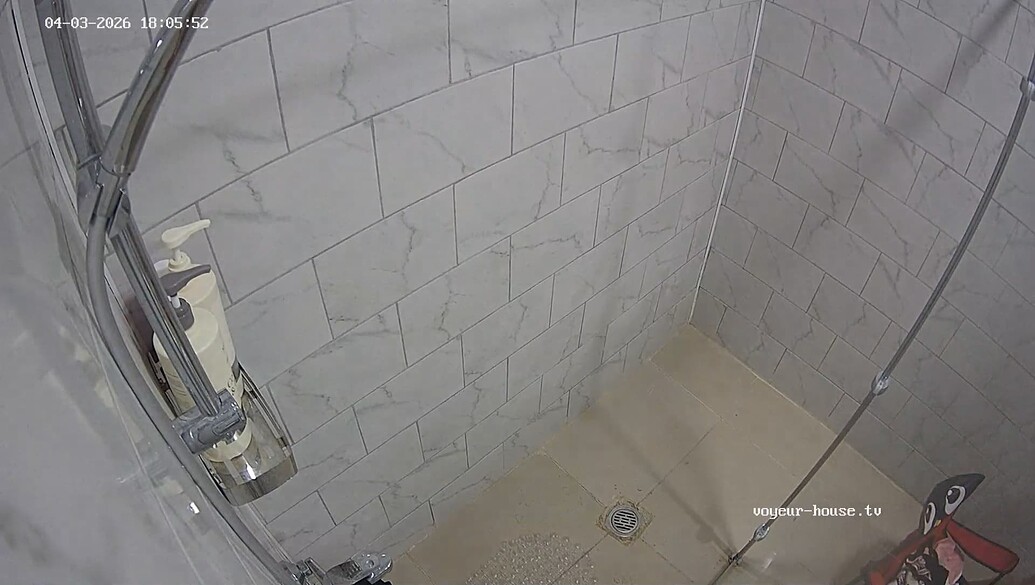 Shana - Apartments Discussion - Voyeur House TV Forum
